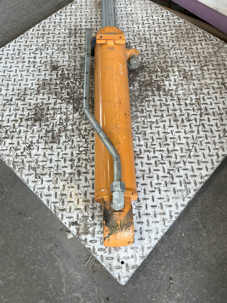 GOOD USED LOADER BUCKET CYLINDER - 87366689 - Anderson Tractor Inc.
