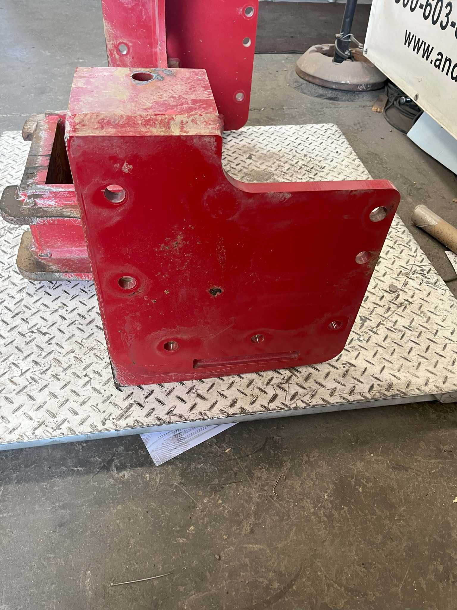 GOOD USED DRAWBAR HANGER - 87737113 - Anderson Tractor Inc.